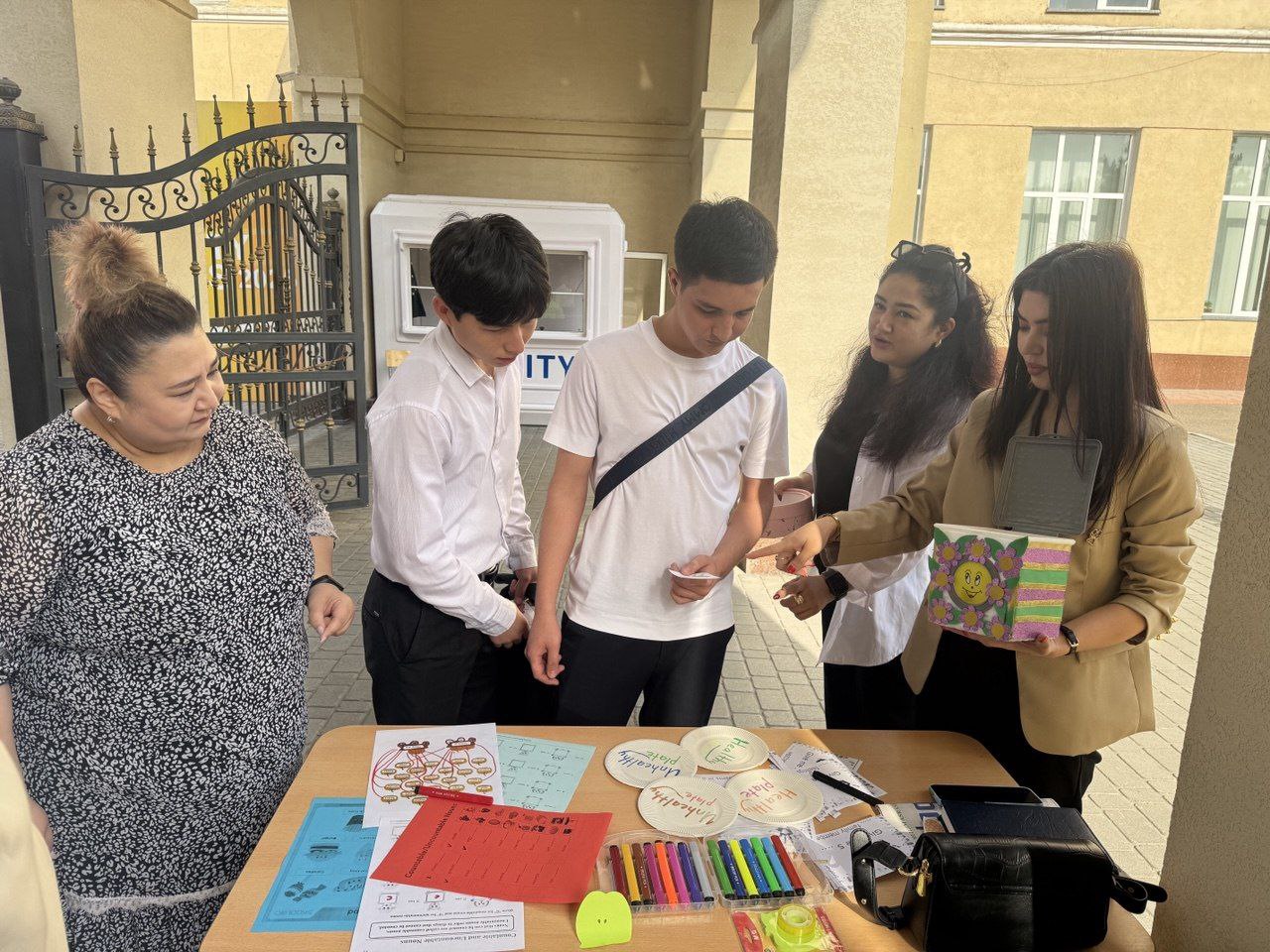 "English Day" munosabati bilan talabalar ingliz tili bilimi sinovi